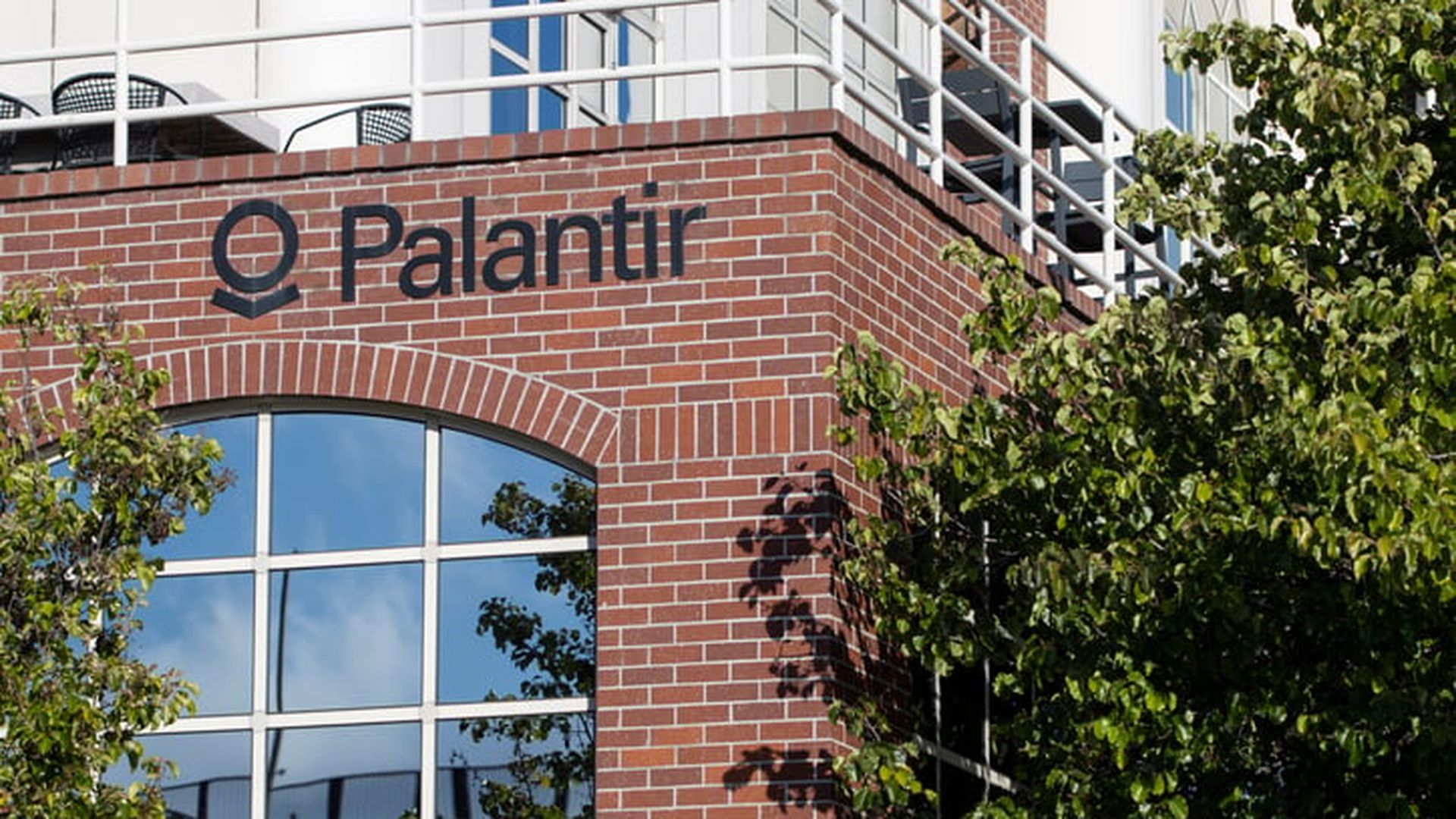 Sell-off Palantir a Wall Street, giù con possibili tagli budget al ...