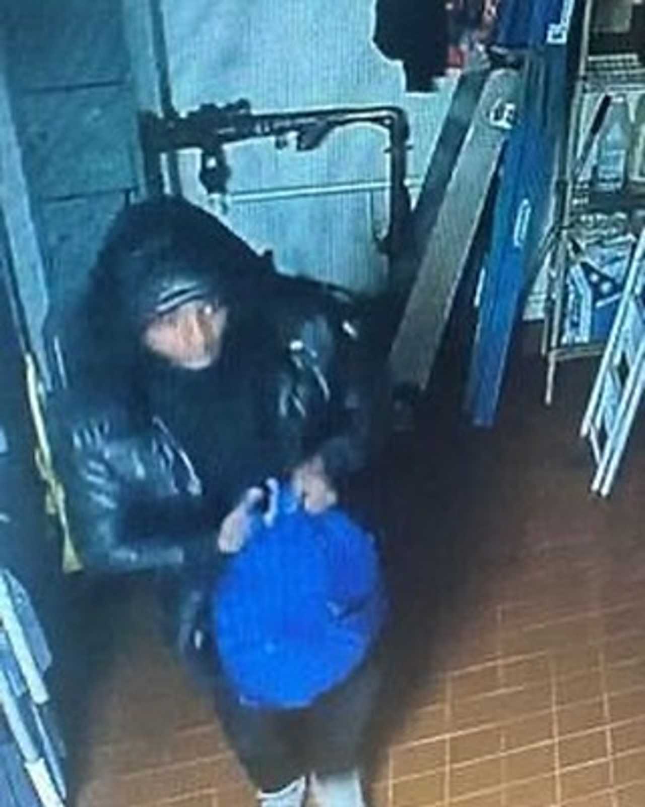 Man Crawled Through Broken Window At Taco Bell, Stole Cash: Newark PD