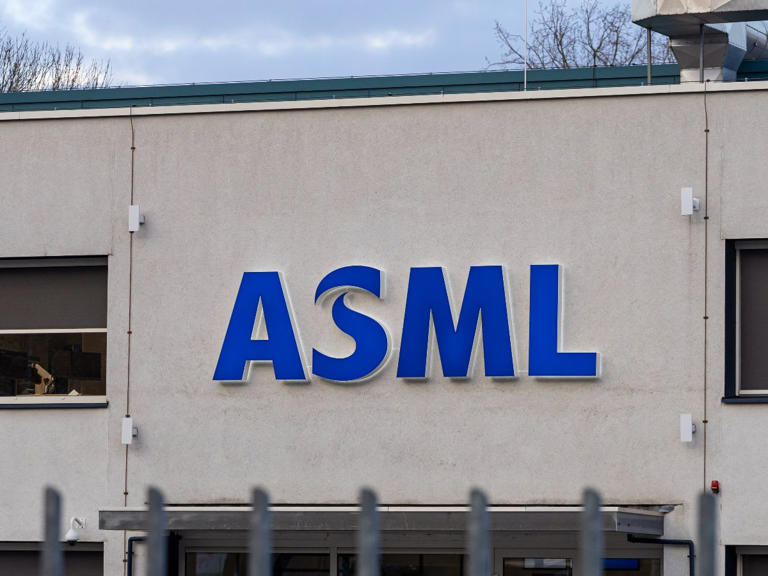 ASML Stock Jumps Pre-Market After Q4 Earnings Beat: Retail Cheers CEO’s ...