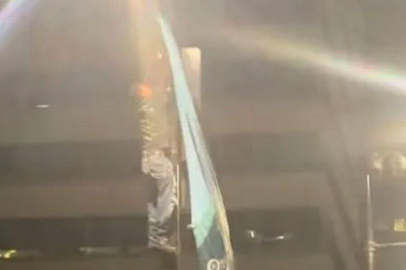 Philadelphia Eagles fan, 18, dies in freak pole fall after wild ...