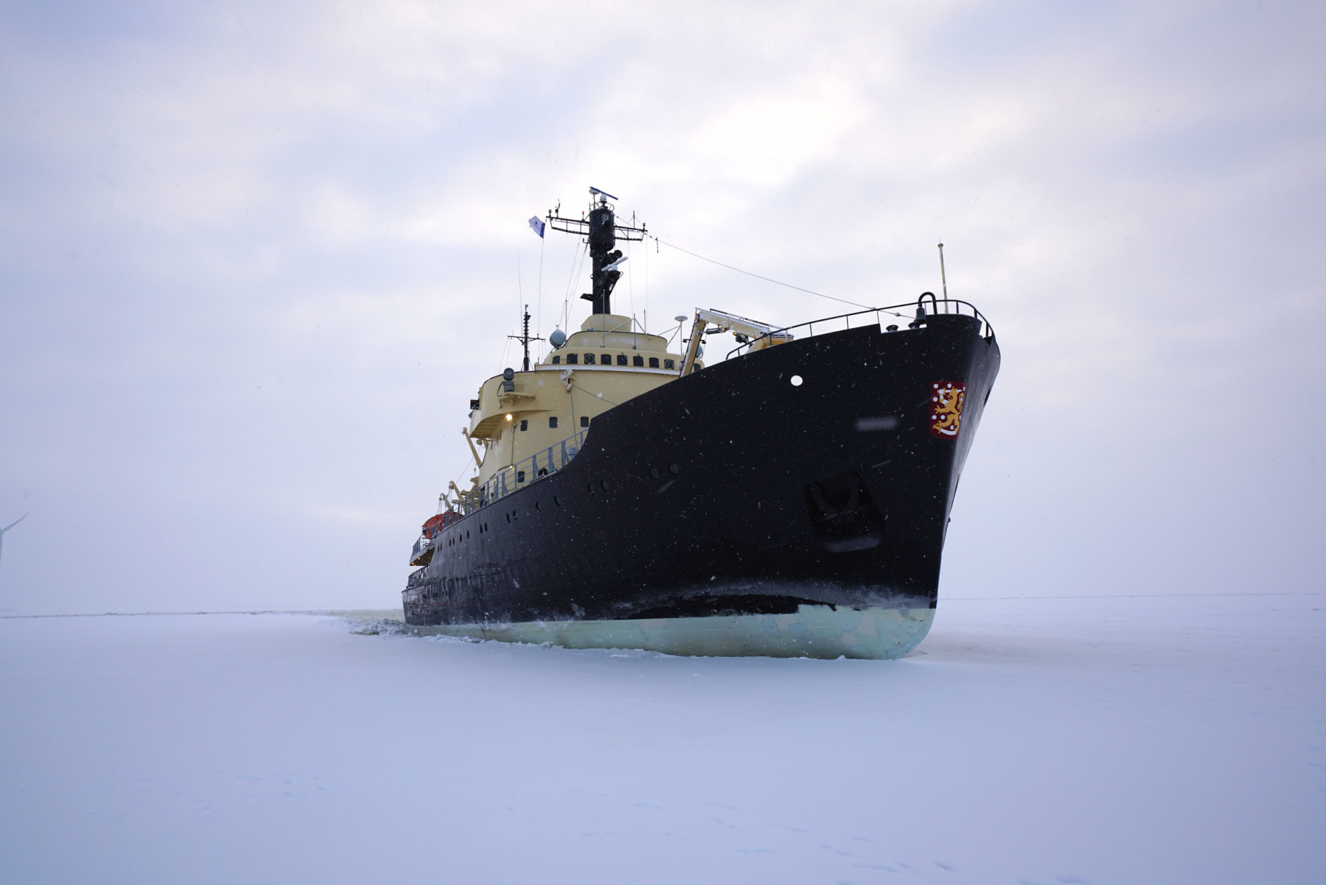 The awesome power of the ice breaker ship