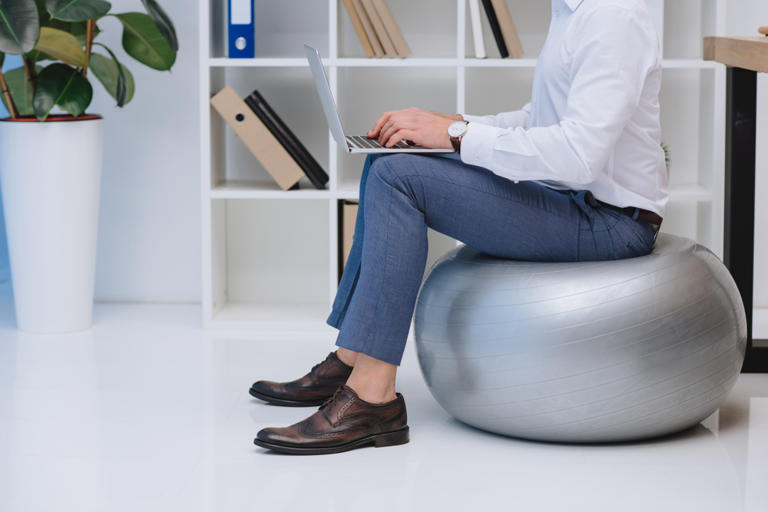 Top 5 Reasons Why You Should Use an Exercise Ball in Office