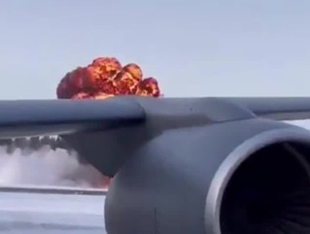 Uncontrolled fall: Fighter jet crashes and explodes