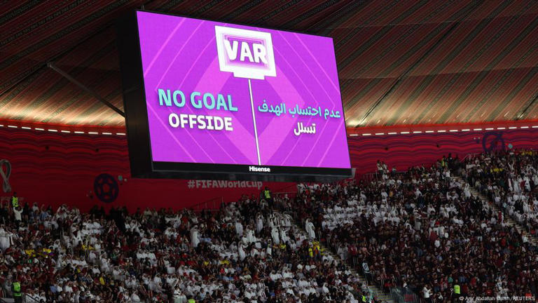 Bundesliga referees to announce VAR decisions to fans
