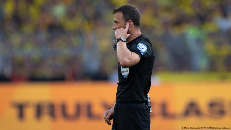 Bundesliga referees to announce VAR decisions to fans