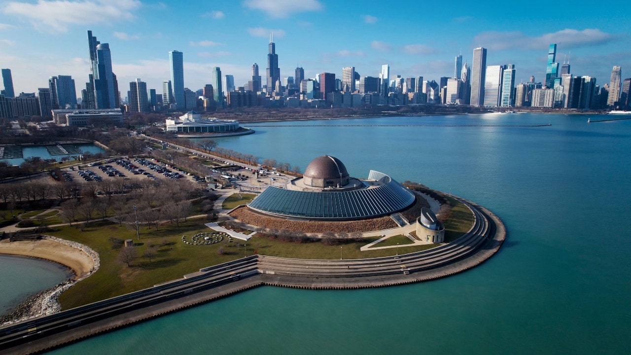 Chicago weather: Sunshine and 50s ahead after stunning Northern Lights ...