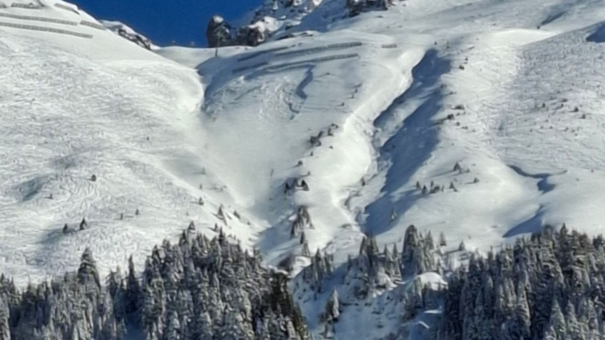Lawinenabgang in Parpan GR: Rettungskräfte bergen ein Todesopfer