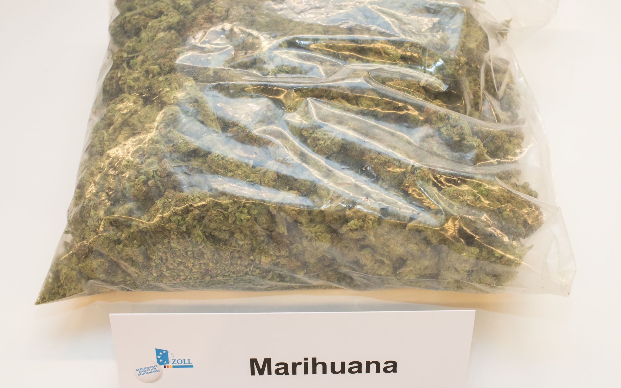 Polizei findet 20 Kilo Cannabis und verhaftet zwei Männer