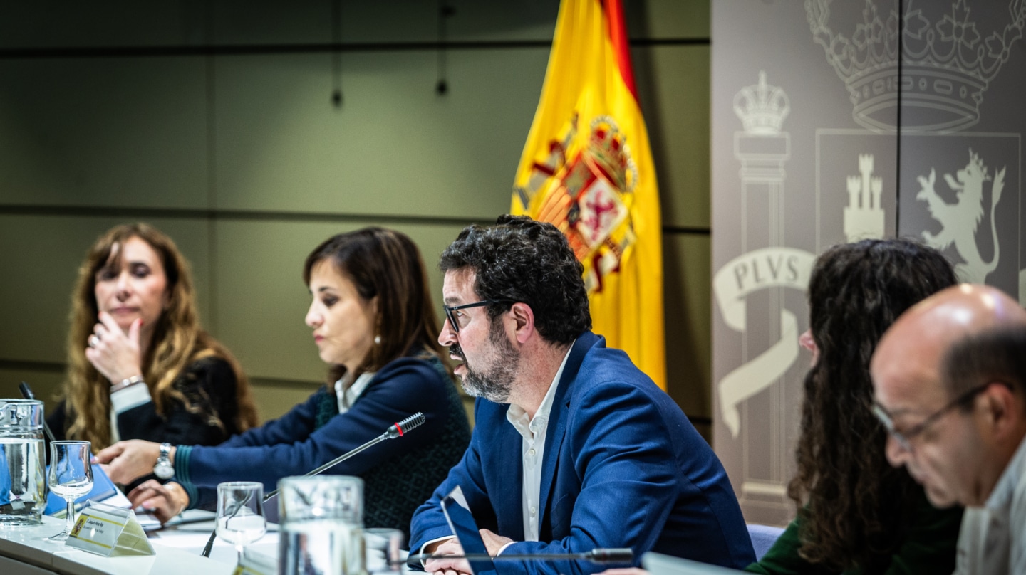 Trabajo pacta con los sindicatos y sin la patronal subir el salario ...