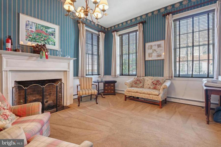 PHOTOS: Lancaster County Bed & Breakfast for sale