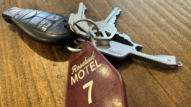 5 Tools And Gadgets You'll Want For Your Keychain