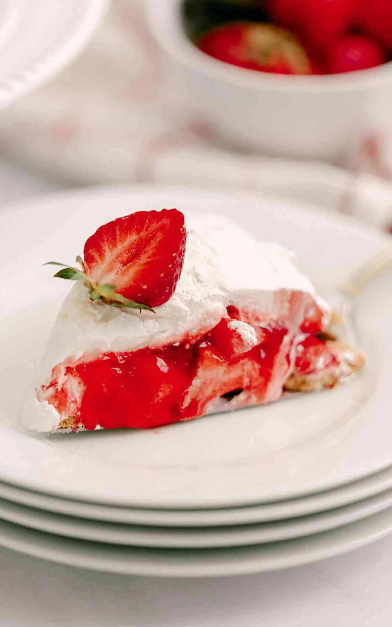 Strawberry cream cheese pie