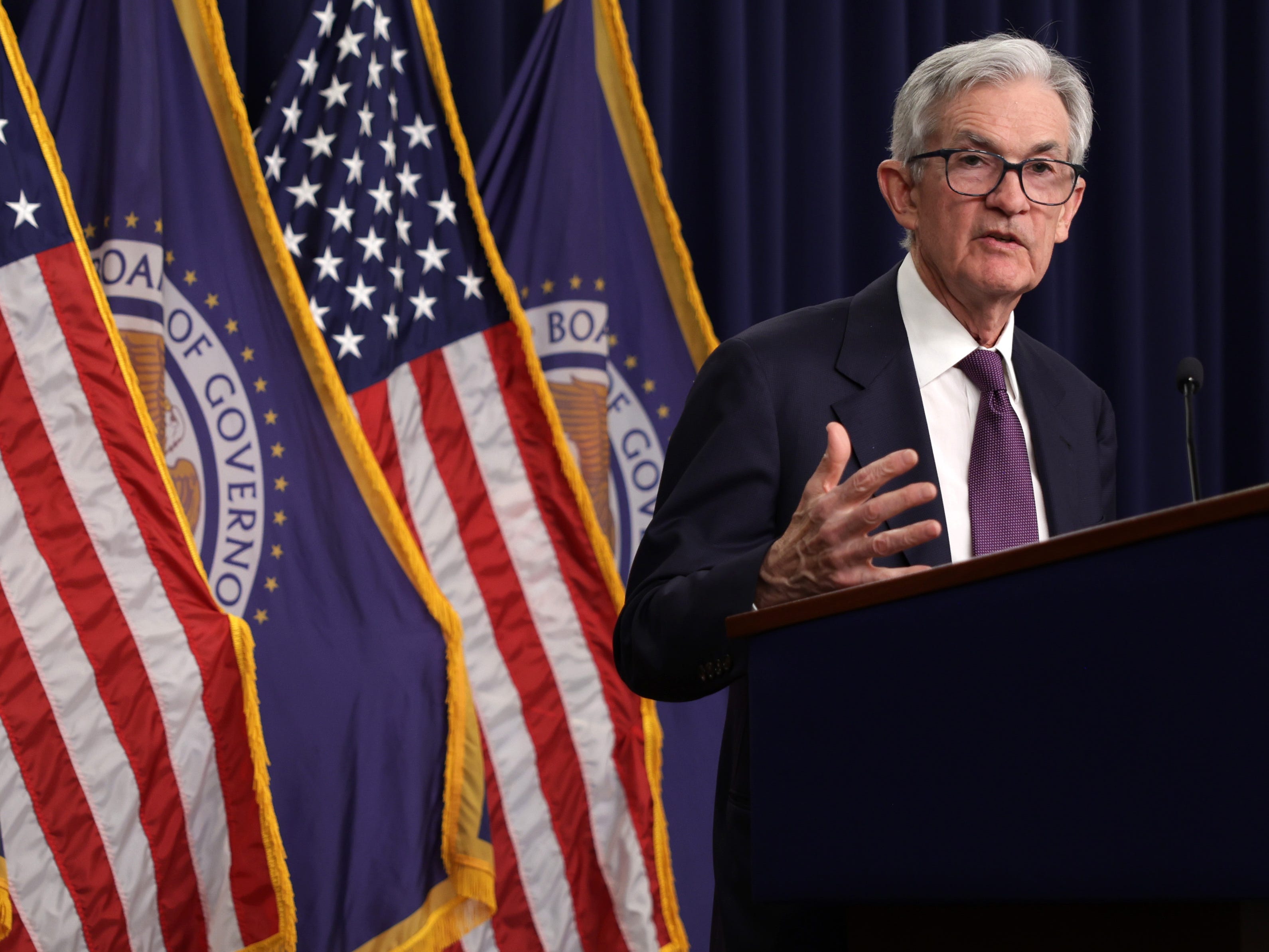 The Fed holds rates steady amid trade tensions and economic uncertainty