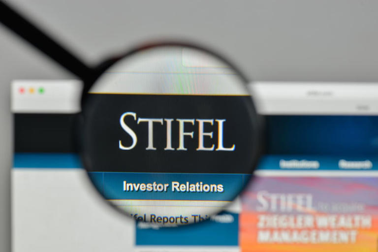 Stifel Hires $1.3 Billion Advisor Team From Raymond James