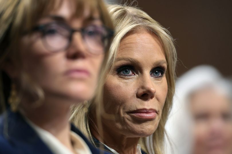 Cheryl Hines sparks plastic surgery rumors after claiming her 'teeth ...