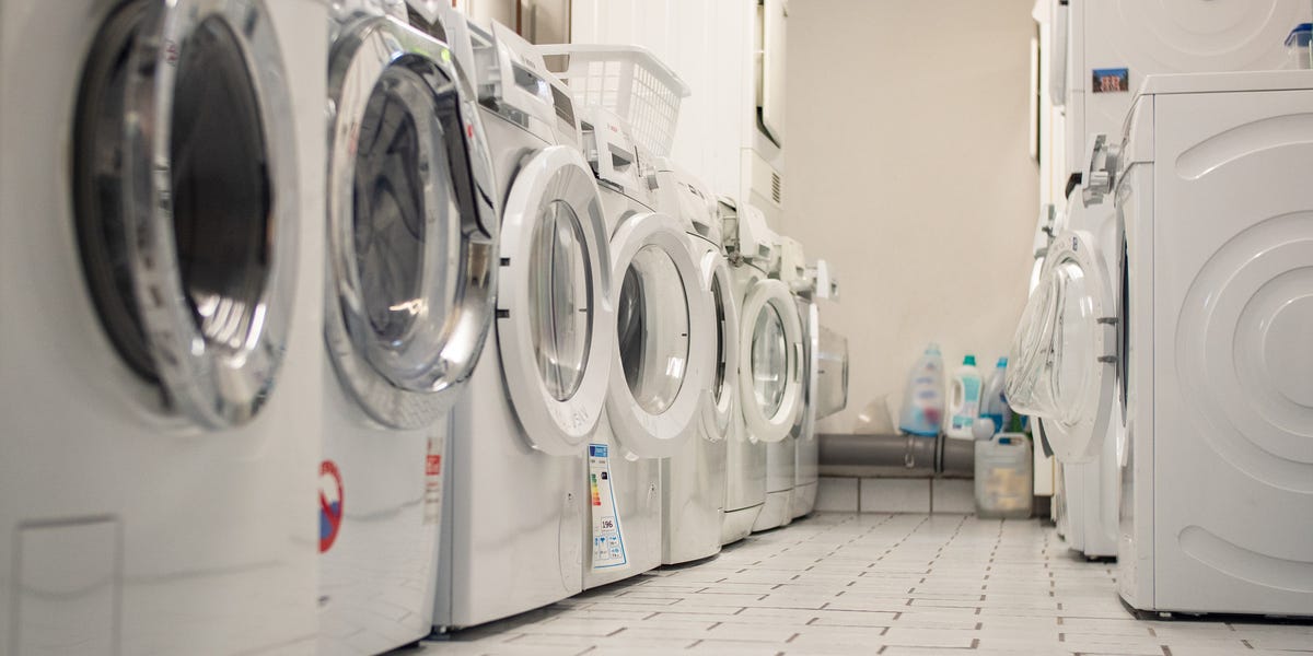 The Unwritten Rules of Shared Laundry, According to an Etiquette Expert