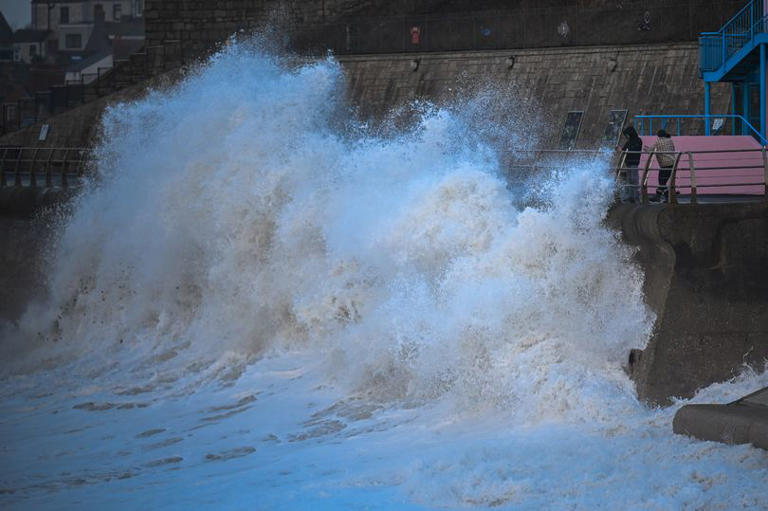 Met Office warns Atlantic winds bringing 'greater risk' of storms ...