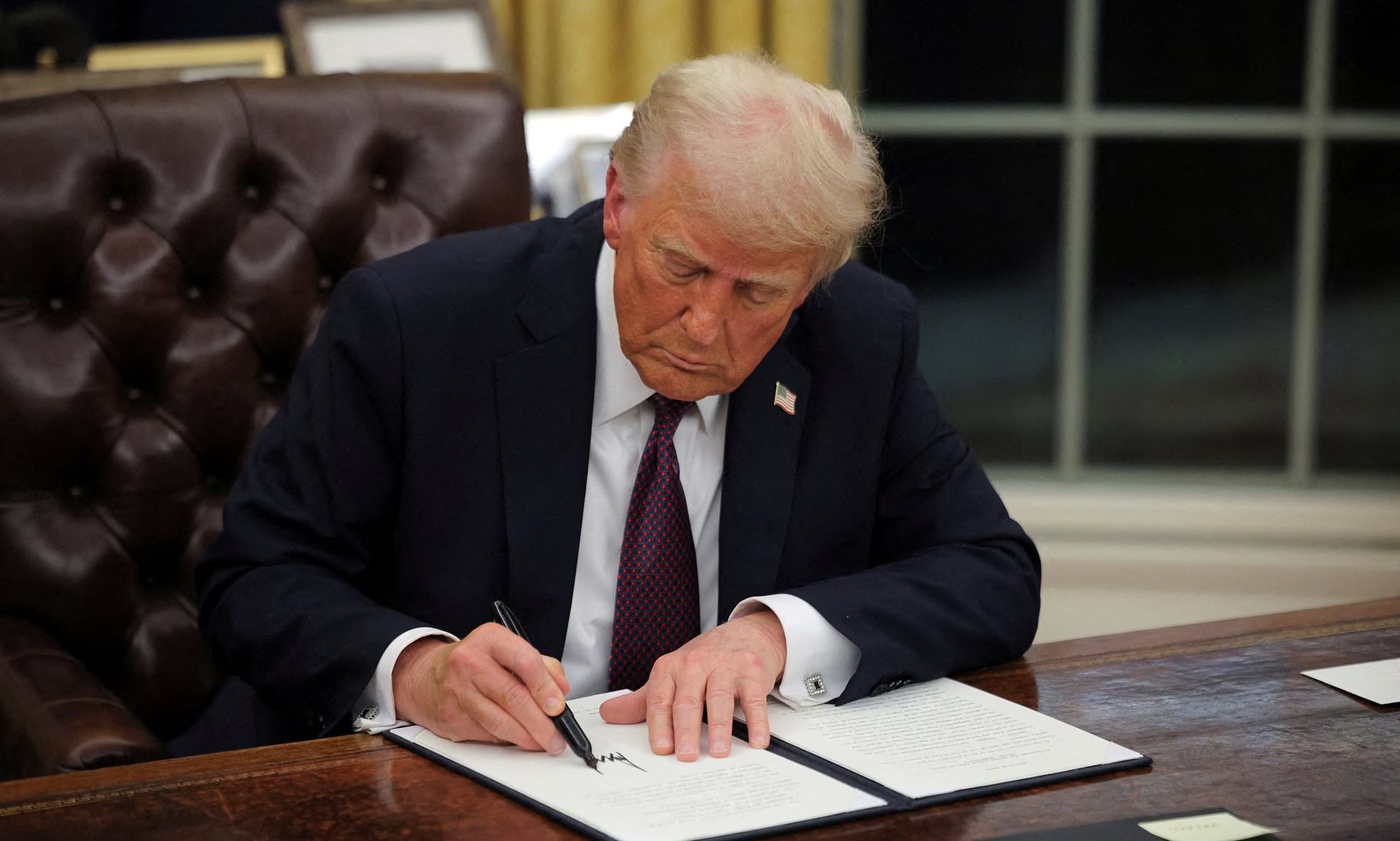 Trump rescinds the federal funding freeze in dramatic U-turn