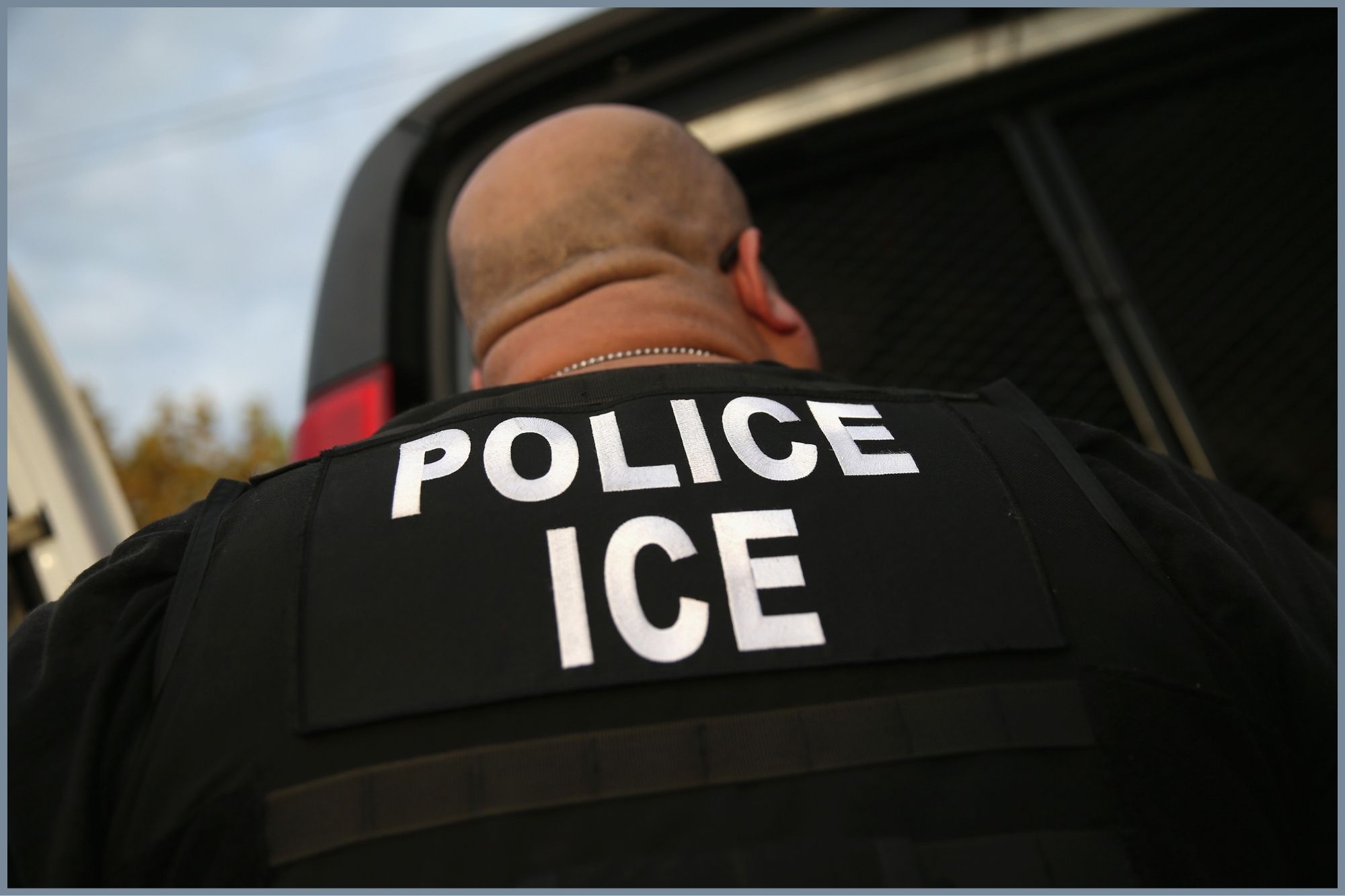 Arizona ICE Agents Disguised as City Workers Reportedly Ignore Warrants ...