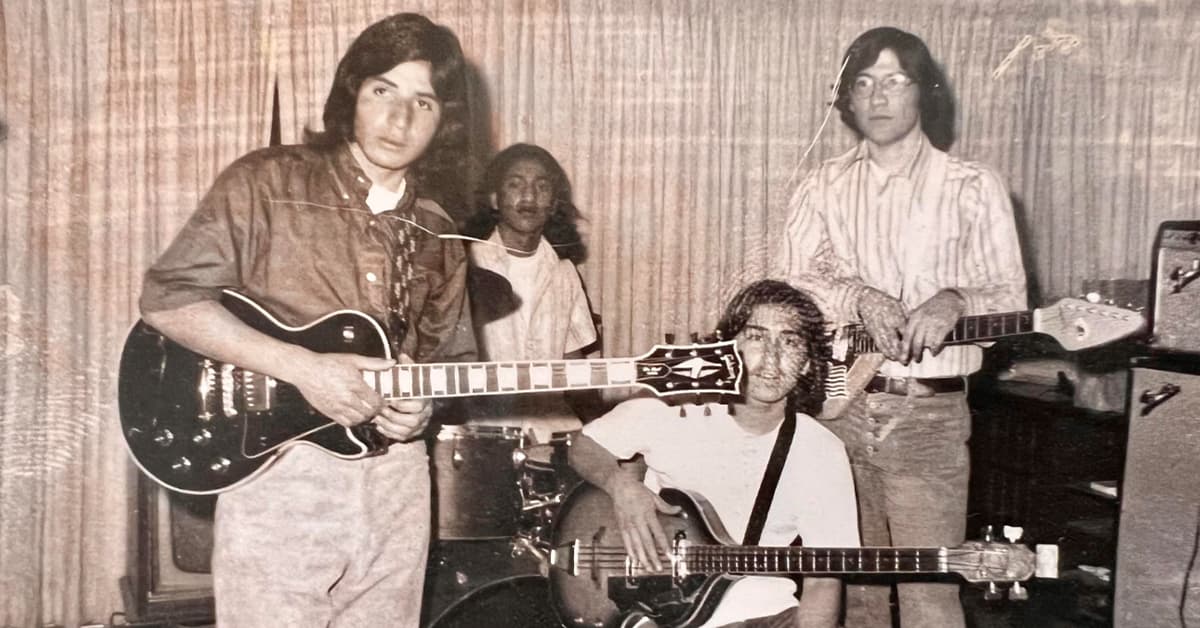 20 Pics Of What It Looked Like To Be In A 1970s Garage Band