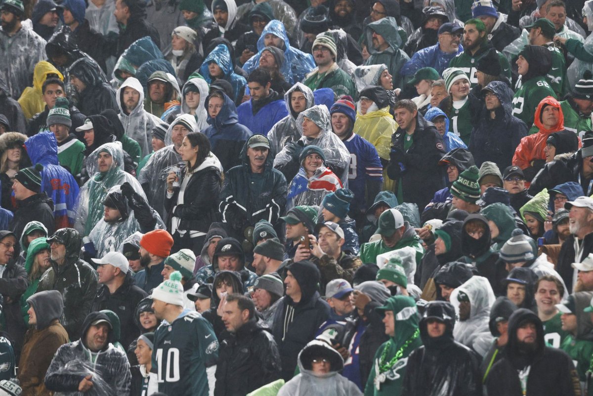 Temple student, 18, dies from pole fall during Eagles celebration