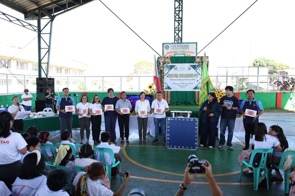 Cavite school receives AI-enabled tablets from Globe