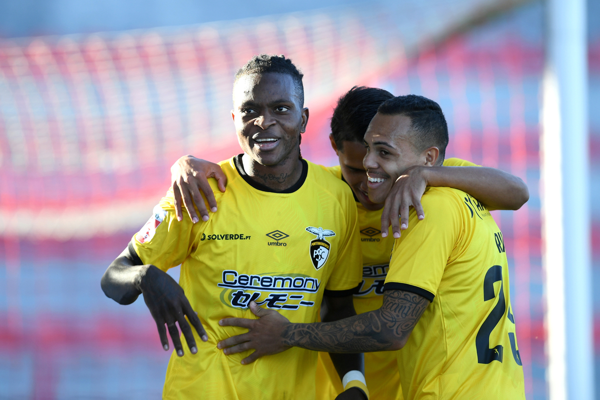 Chico Banza troca Portimonense pelo Est. Amadora