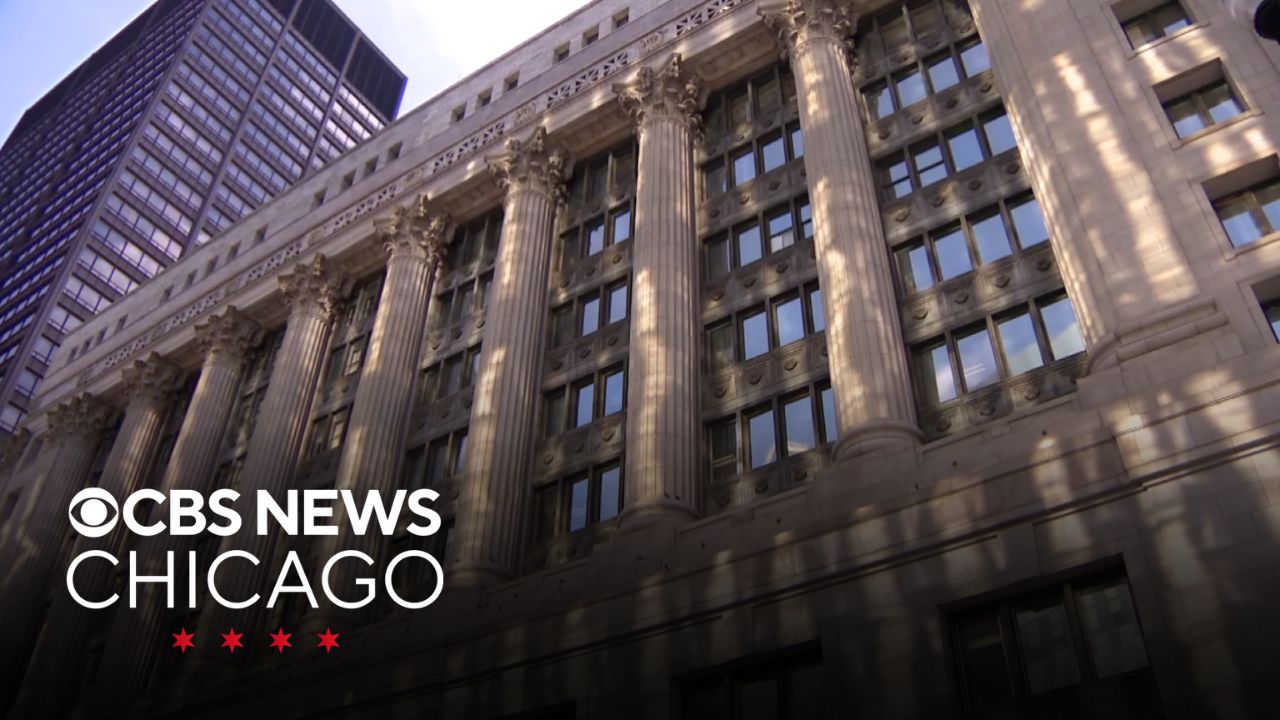 Inspector general uncovers items in Chicago mayor's "gift room"