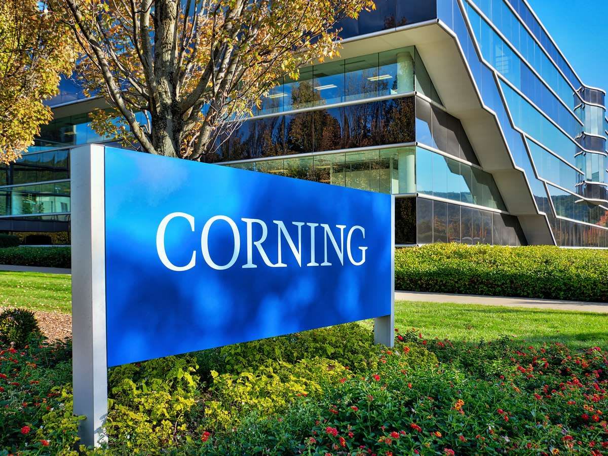 Corning Stock Declines As Q4 Revenue Misses Wall Street Estimates ...