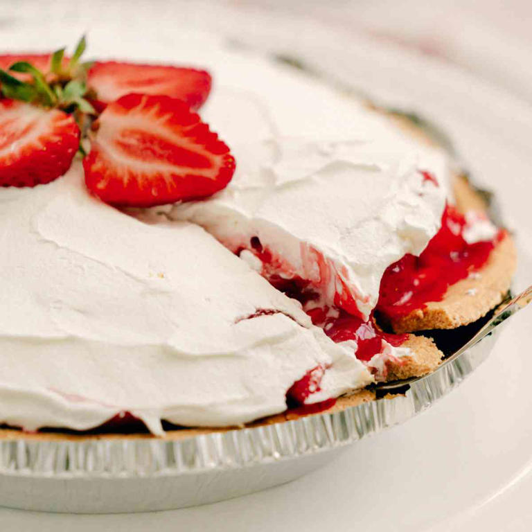 Strawberry cream cheese pie