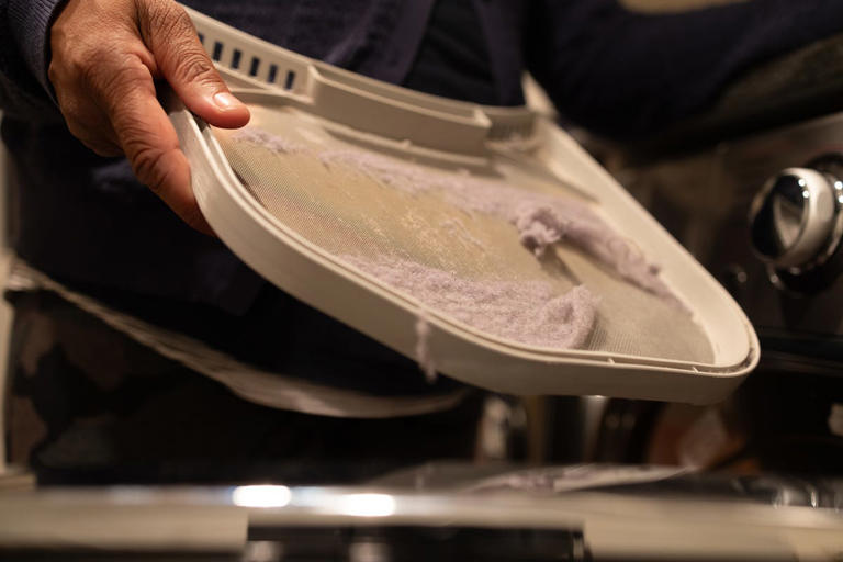 The Unwritten Rules of Shared Laundry, According to an Etiquette Expert