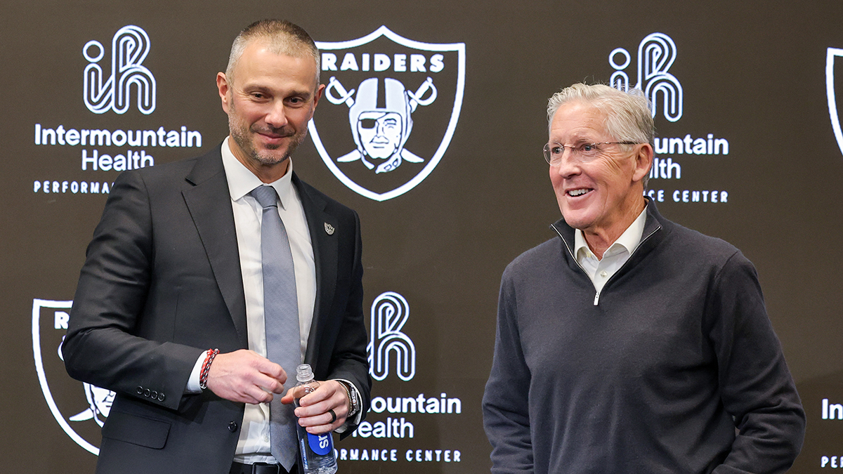 Raiders Predicted to Add 2 Legendary QBs if Unique Scenario Plays Out