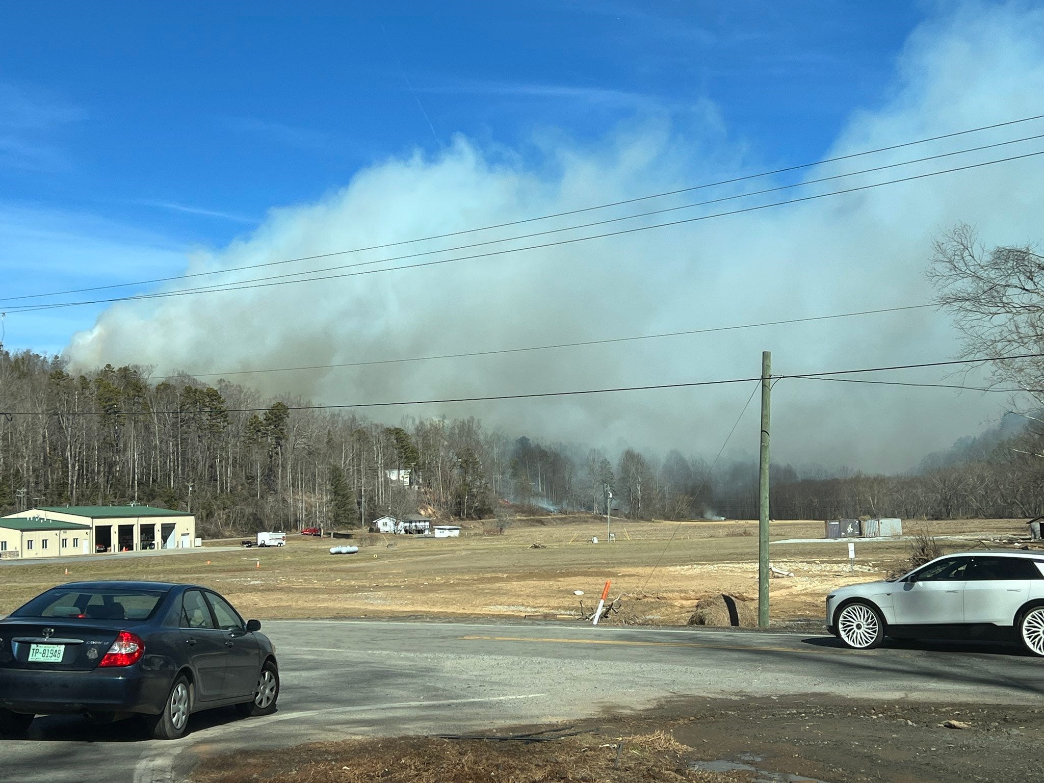 'Out of control' wildfire burns 150 acres, causes evacuation order in ...