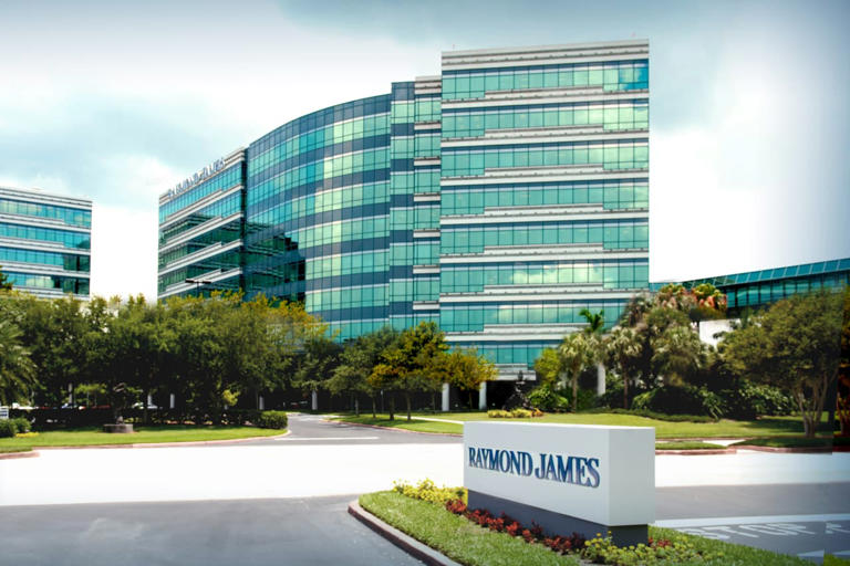 Raymond James Earnings Beat Estimates on Investment Banking Boost