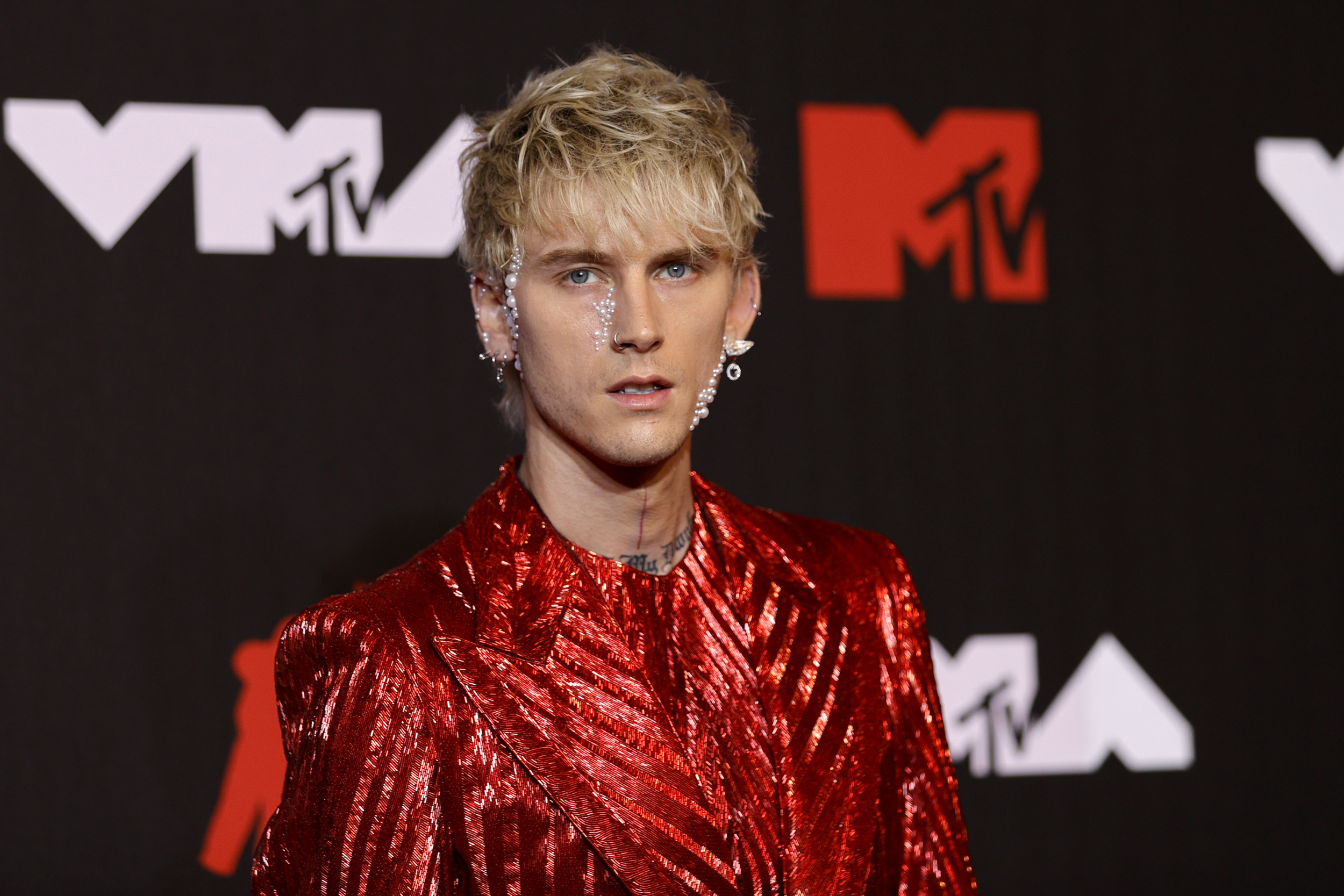 Machine Gun Kelly Debuts Dramatic New Look 1 Month After Megan Fox Split