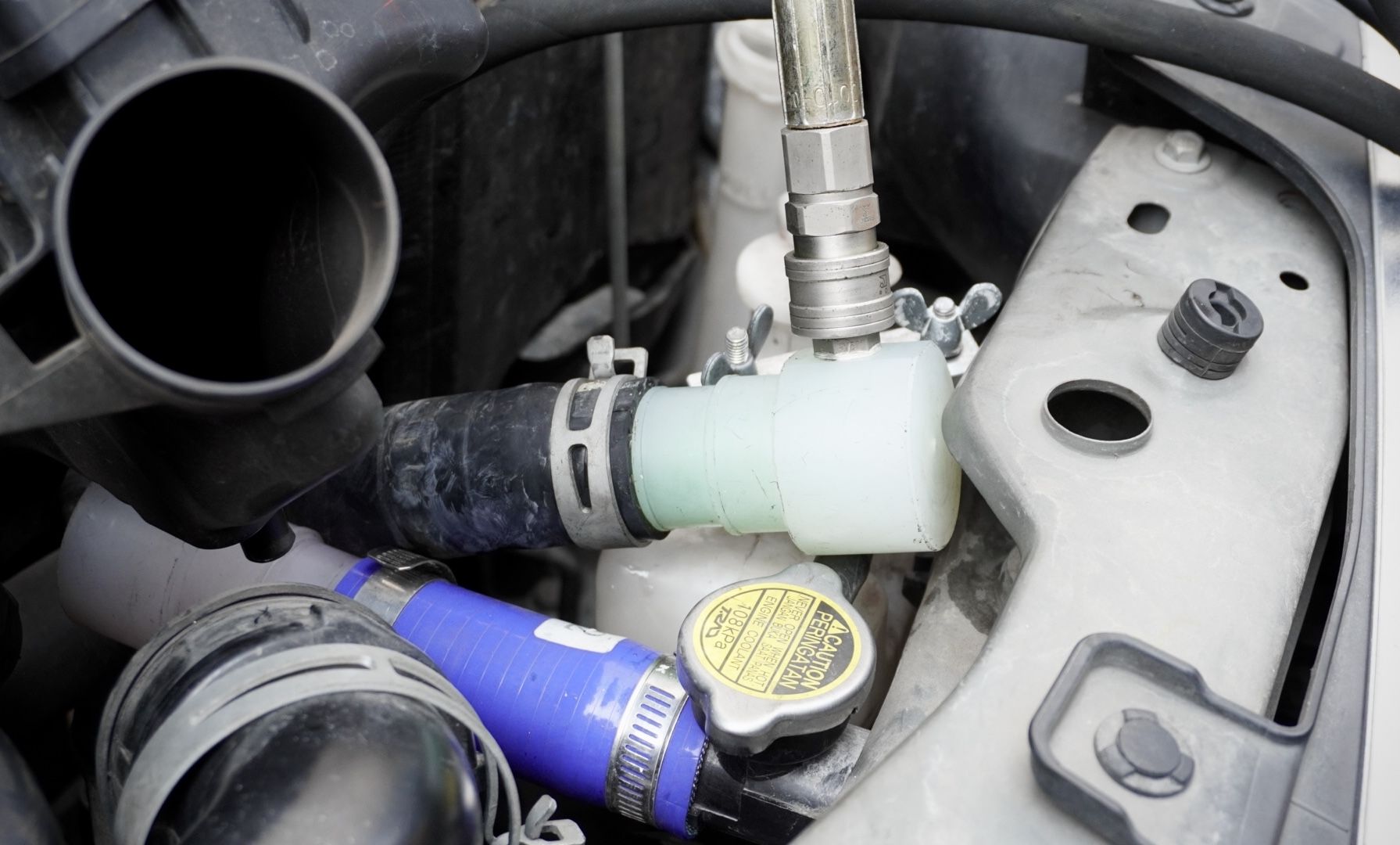 Jangan Salah Diagnosis, Cara Cek Kebocoran Radiator Coolant Mobil