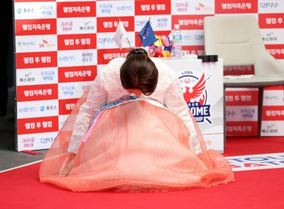 '세상에 이런 천재가...' 김가영 '6연속 우승+상금 5.8억 돌파'... "만족할 수준 아냐, 지금처럼 발전할 것" [LPBA]