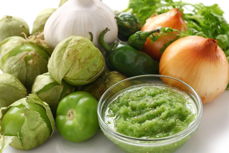 How to Make Homemade Salsa Verde (Tomatillo Sauce)