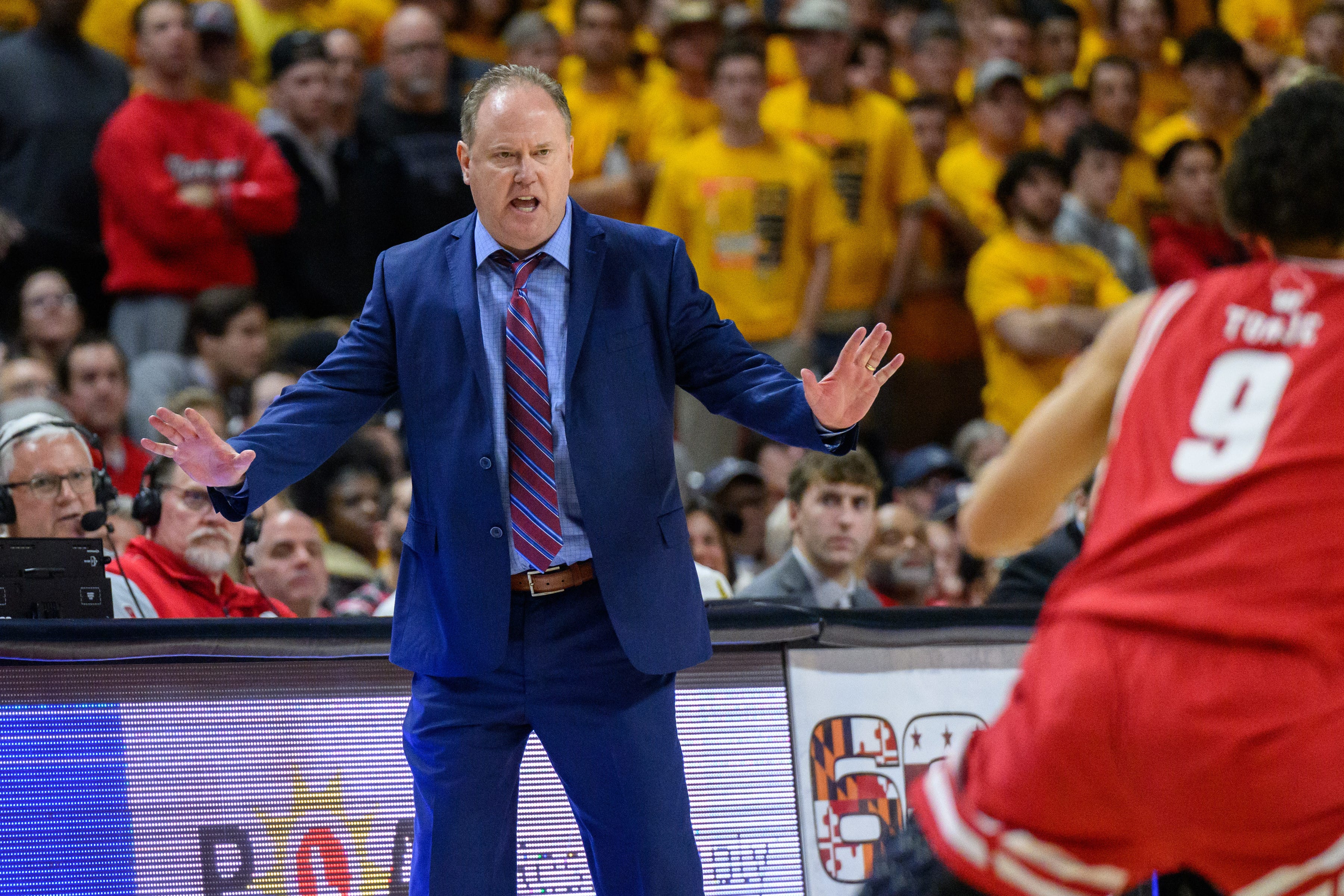 Wisconsin basketball fans, national media react to Badgers loss to Maryland