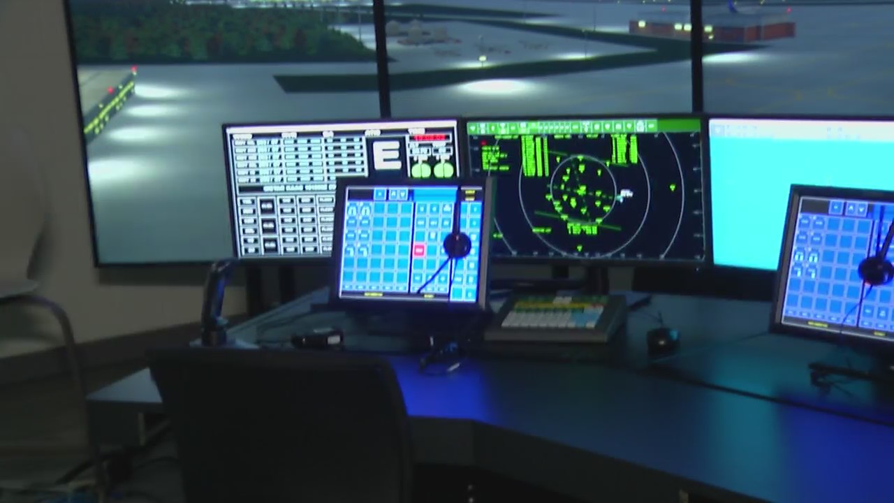 SUNY Schenectady unveils new air traffic control simulator