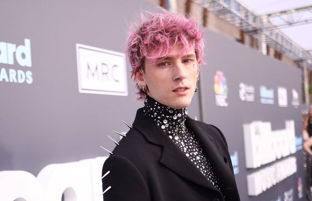Machine Gun Kelly Looks Like A Completely Different Person With A New ...