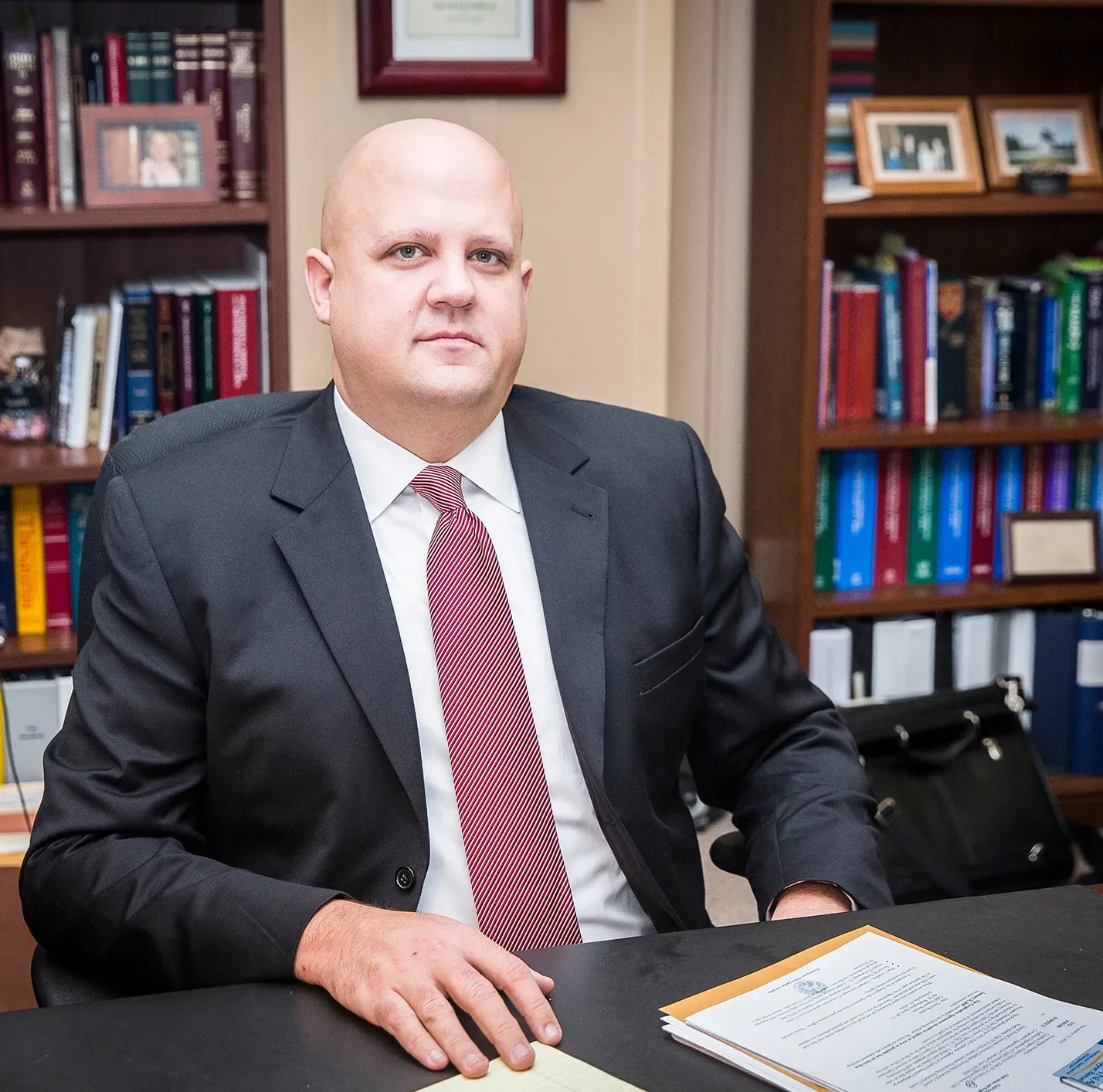 Prosecutor Hoffman to seek re-election, this time as a Republican