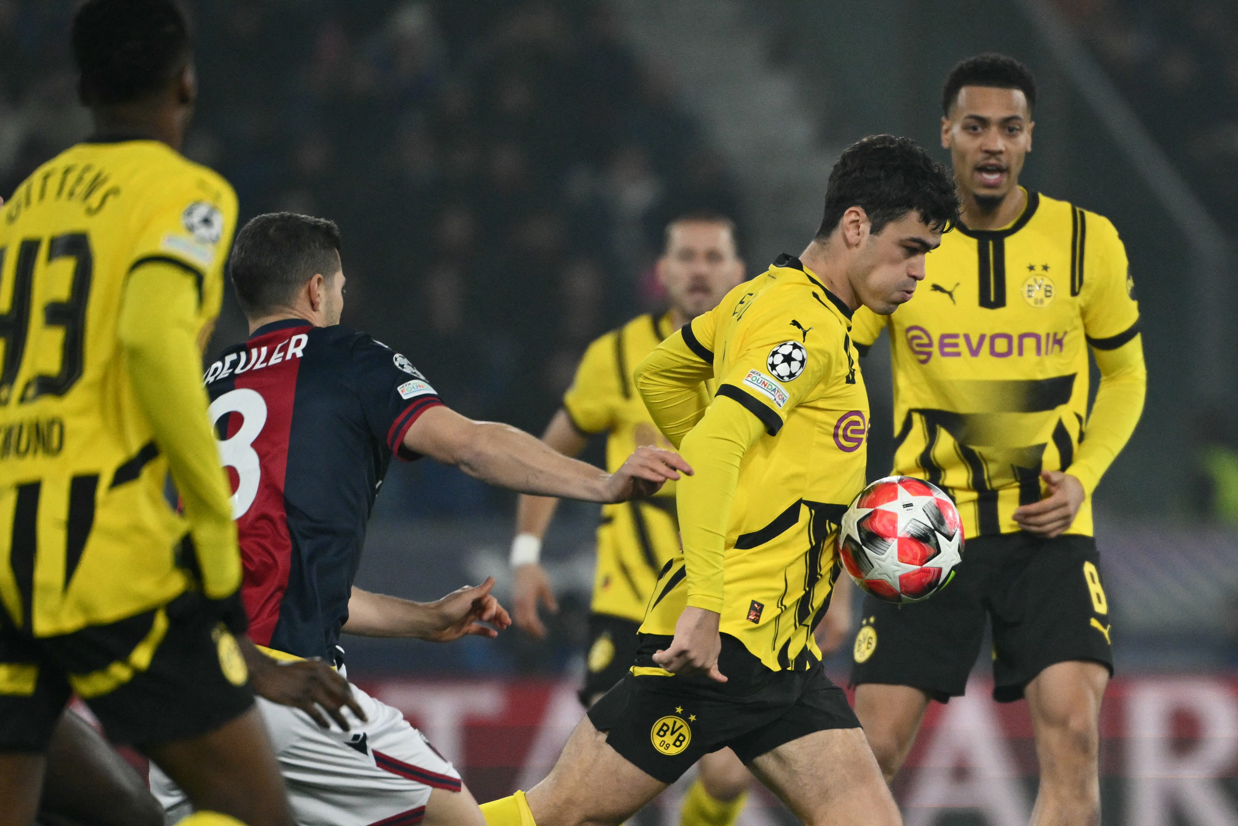Reyna bags assist as Dortmund advances in Champions League