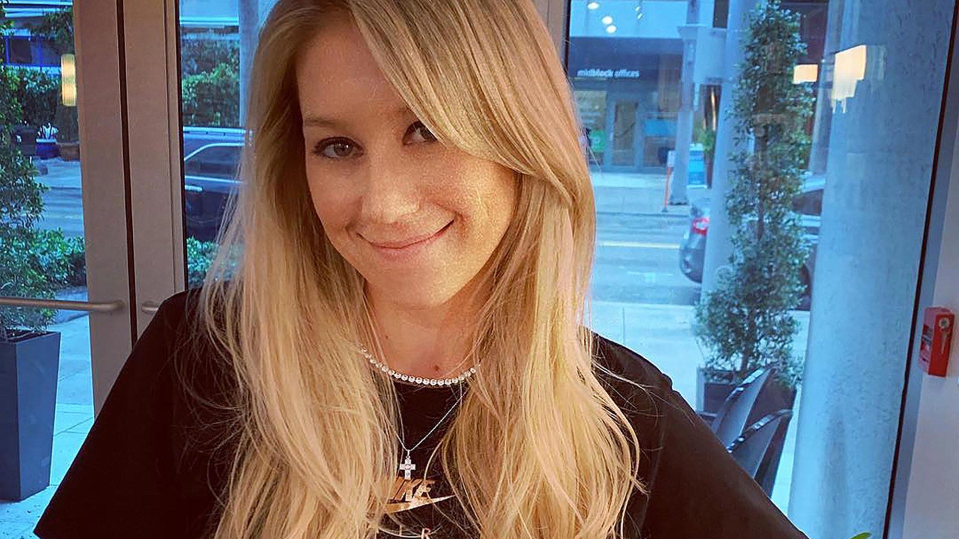 Anna Kournikova Spotted in Wheelchair in 1st Public Appearance in Years
