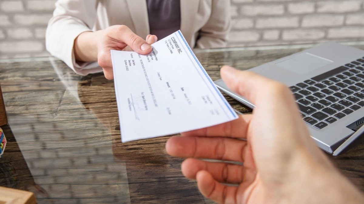 There's a new deadline to apply for the $1,400 check