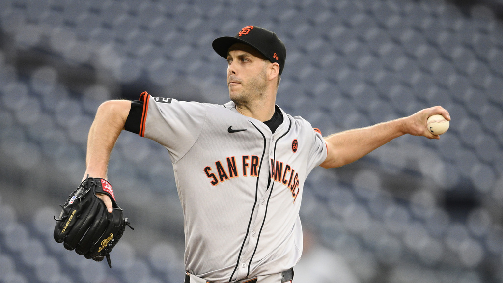 Reds acquire left-handed reliever Taylor Rogers from Giants