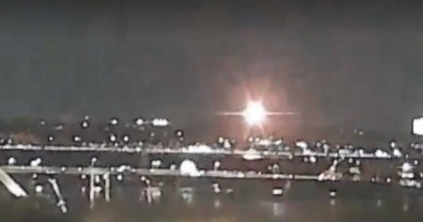 Video appears to show plane, helicopter collide over Potomac River