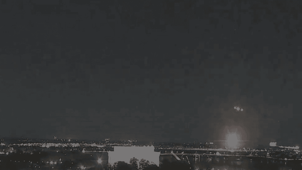 Pilot goes viral for analysis of deadly DC plane crash as NTSB ...