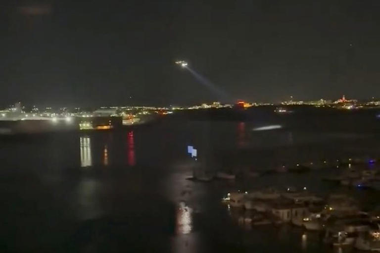 Washington DC plane crash video shows horrifying moment jet explodes in ...