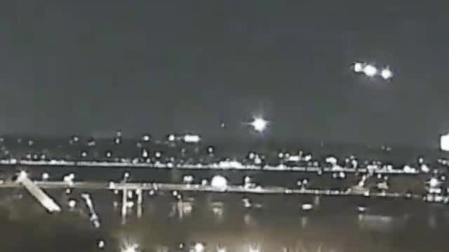 Video captures fiery crash between American Airlines flight and Army ...